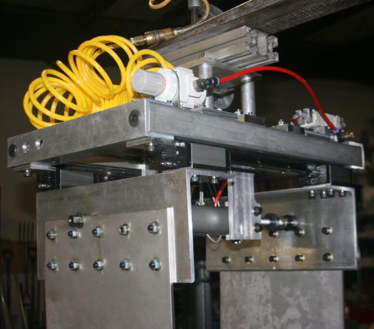 Side Gripper EOAT for flat side boxes and bales